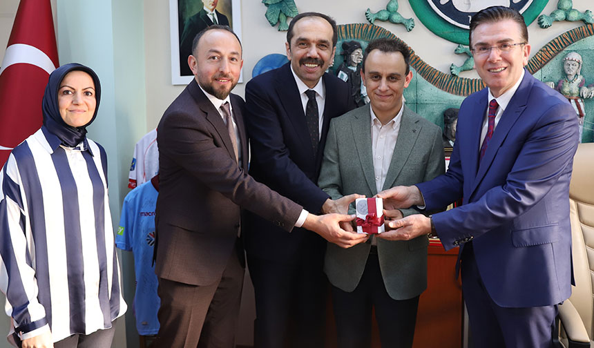 Hafız Muhammet Saka’yı Kutladılar - Taka Gazete - Trabzon Haber ...