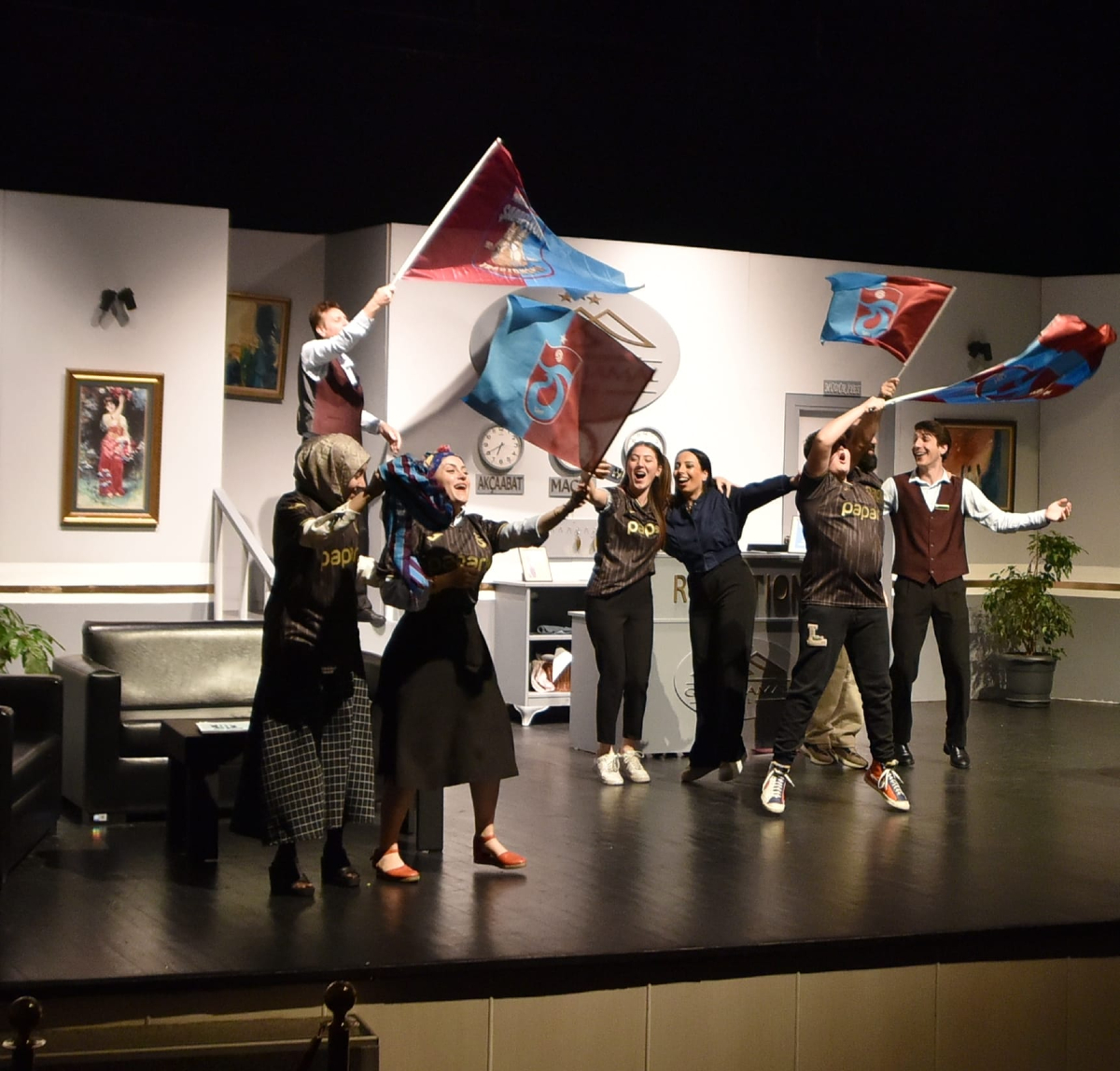 Trabzon Büyükşehir Belediyesi Şehir Tiyatrosu, "Şükran Trabzon" ile ...